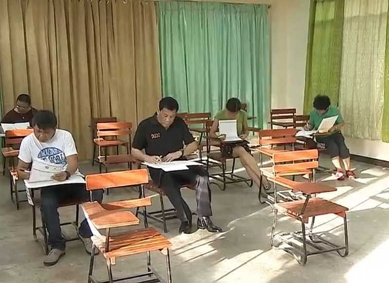 Duterte casts vote in Davao