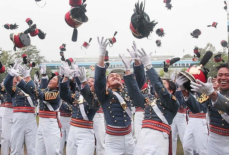 PMA 2019 graduates receive gifts