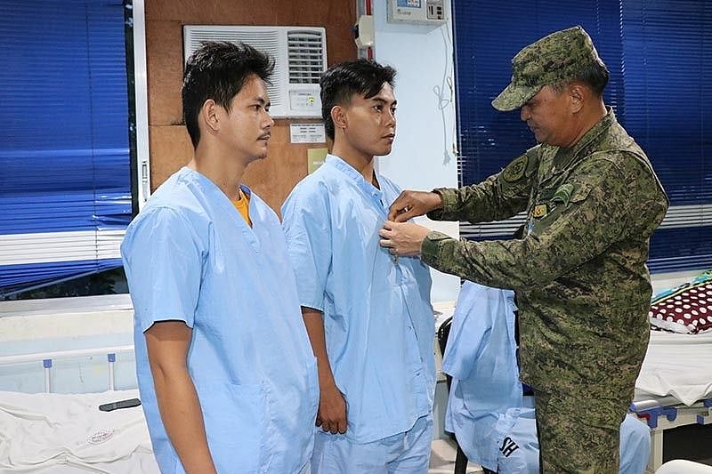 3 wounded soldiers feted
