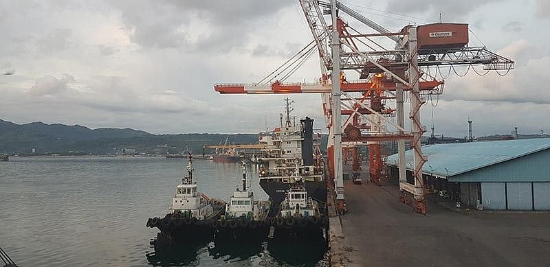 Macabalan port