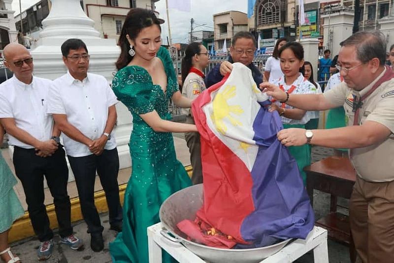 San Fernando disposes old, worn out Philippine flags