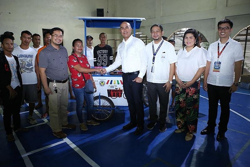 CDC donates 20 kabuhayan karts to Mabalacat residents