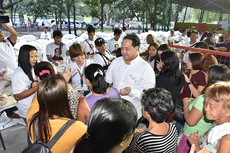 11,590 Mabalaqueños receive food packs