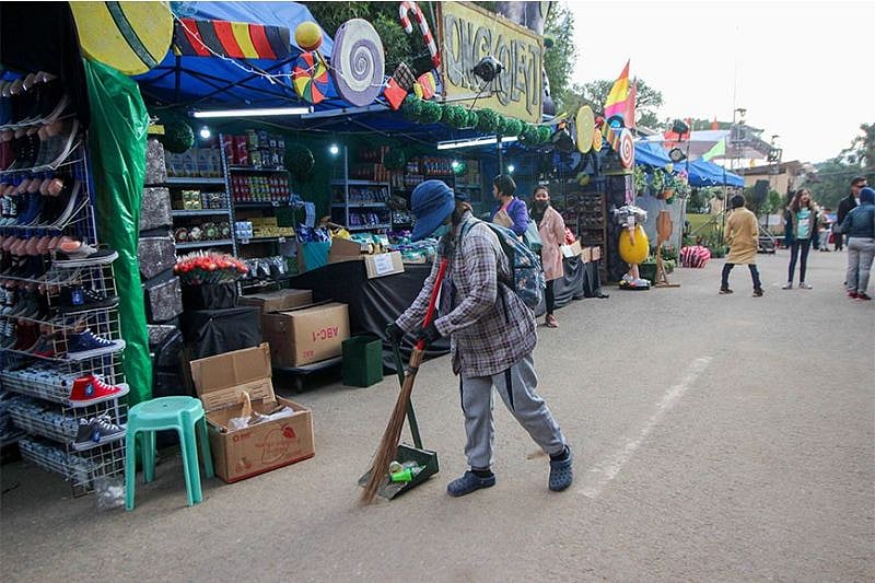 Food handlers urged to wear mask
