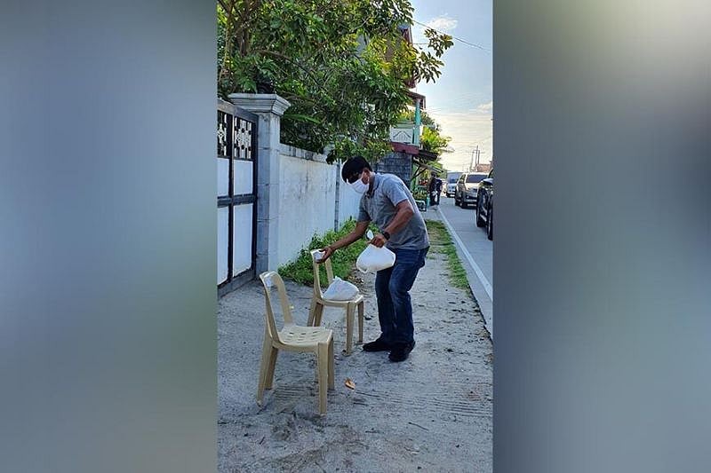 Lubao LGU distributes 6,400 food packs to 13 villages