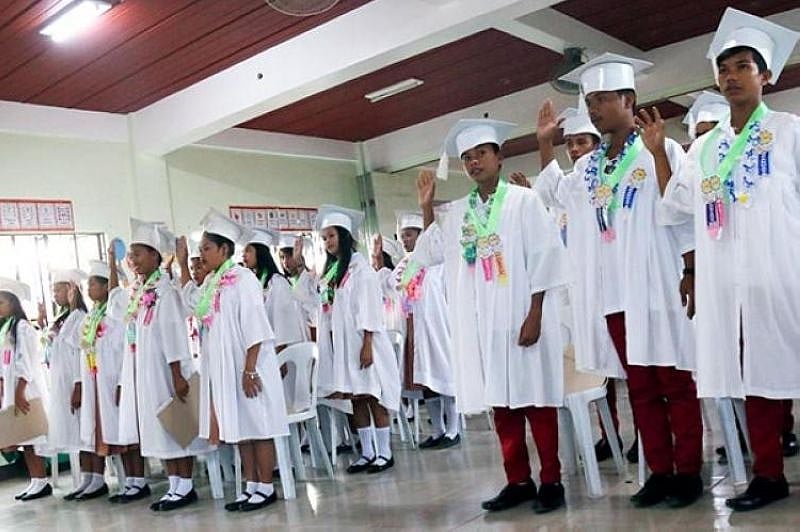 DepEd indefinitely postpones graduation, moving up rites