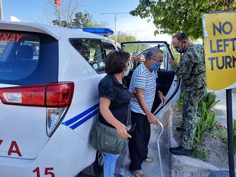 Philippine National Police deploys vehicles to assist stranded commuters