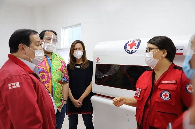PRC chief inspects new Red Cross lab in Clark