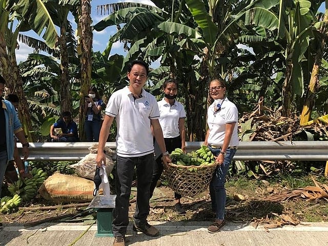 Cardava buyer Hijo trains farmers