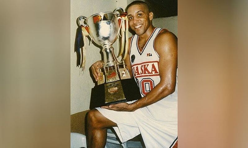 Former PBA Best Import Sean Chambers applies for UST head coach position