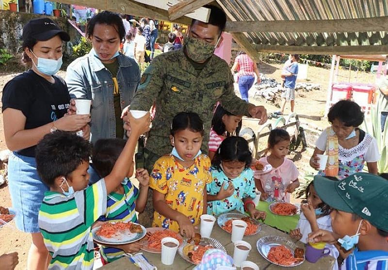 53IB troops join conduct of feeding program
