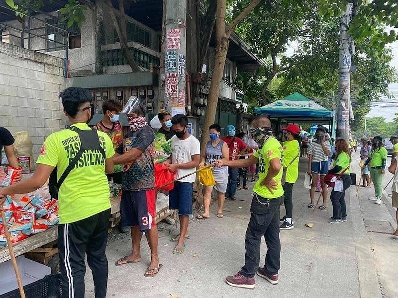 Duterte to masses: Wait for food aid at home