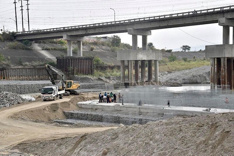 DPWH works to protect Mancatian Bridge in Porac