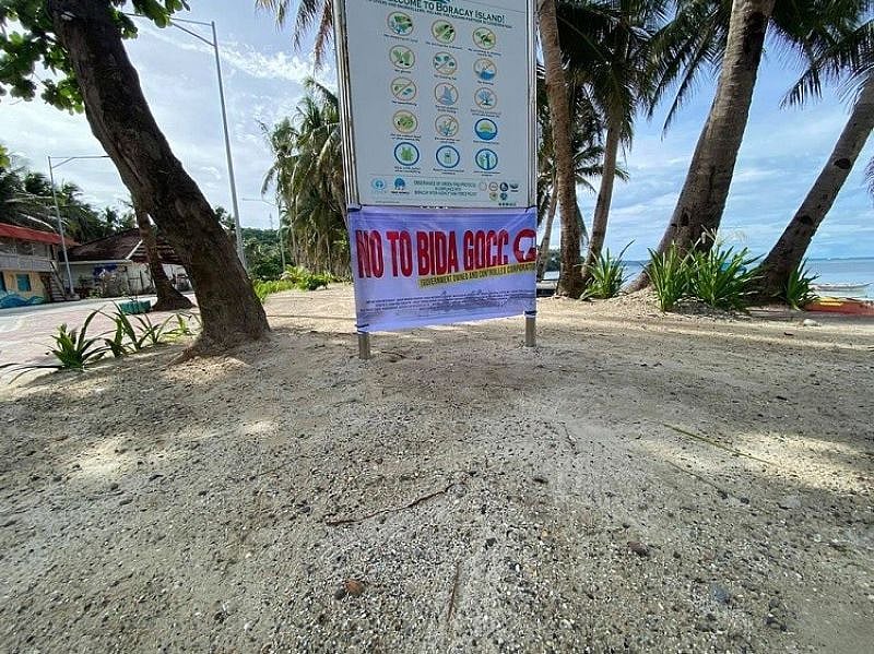 'No to Bida' tarps spread around Boracay