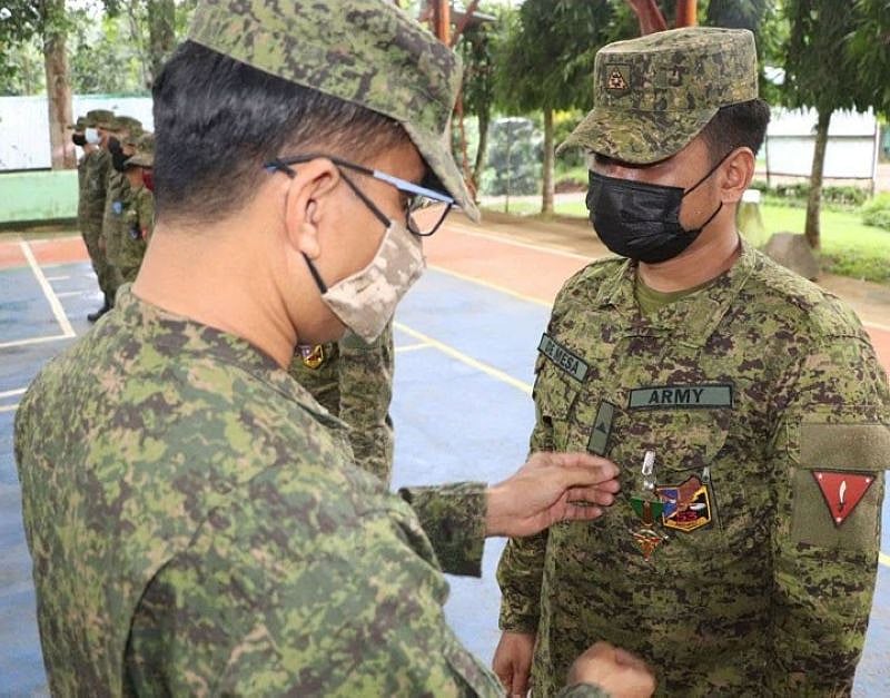 11 'Matapat' troopers, 4 militiamen feted