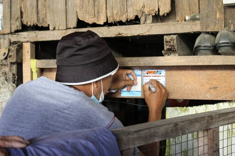 Barangay Lasang tags homes of vaccinated individuals