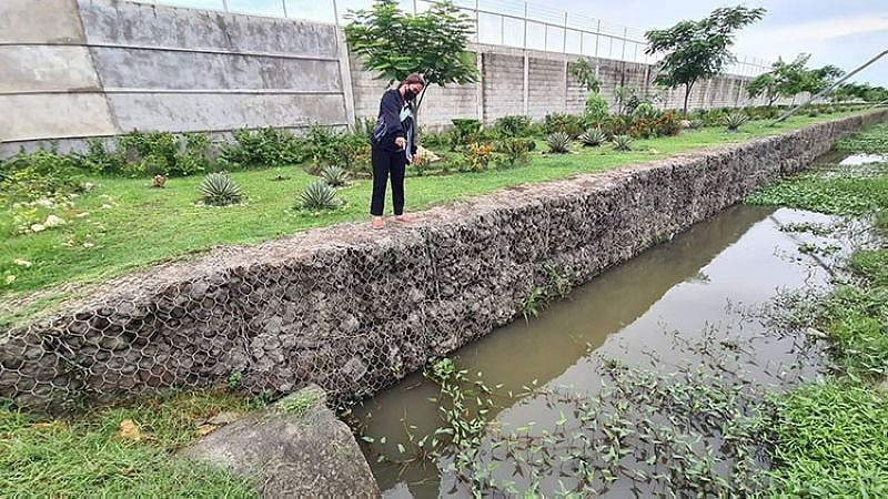 Steel plant moves to ease flooding