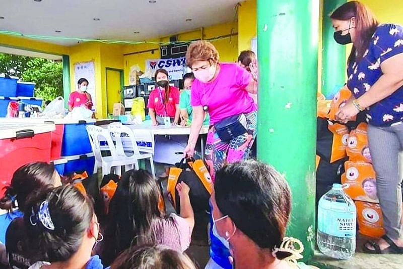 Mga nasunogan gihatagan ni Radaza og hinabang