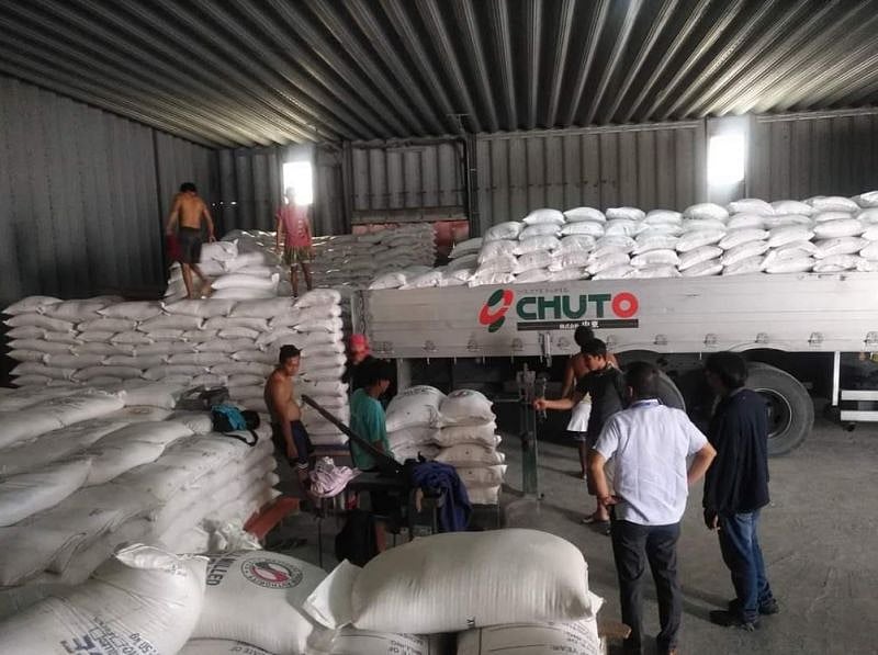 NFA inspects rice stocks unloading at Bacolod warehouse