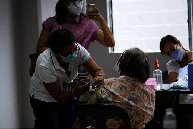 LGUs dangle food perks to convince seniors