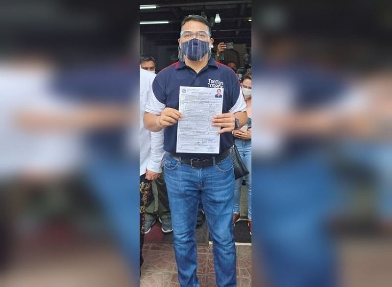 Board Member Tonton Torres files COC for Guagua mayor