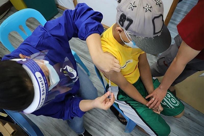 Pediatric, senior citizens vaccination can be done at the same time