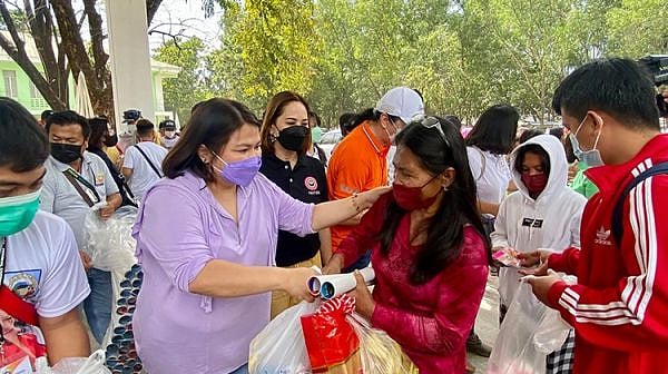 Sasmuan coastal villages receive food aid