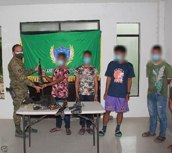 5 NPA rebels surrender to government troops