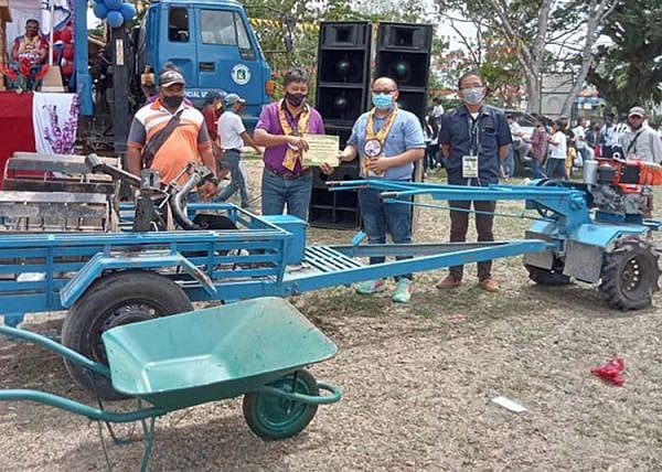 Zambo Norte farmers groups receive hand tractors