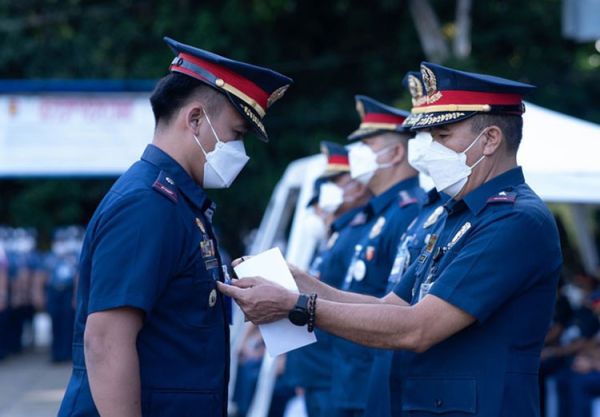 5 cops receive medal for exemplary duty