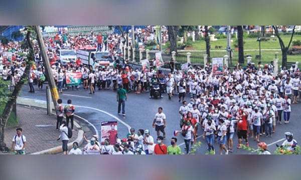 BBM-Sara supporters join 'unity walk' on eve of Uniteam's 1st Cebu ...