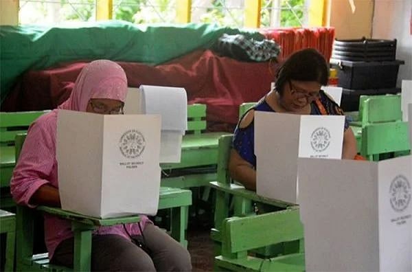 Public told: Don't wear campaign paraphernalia when voting