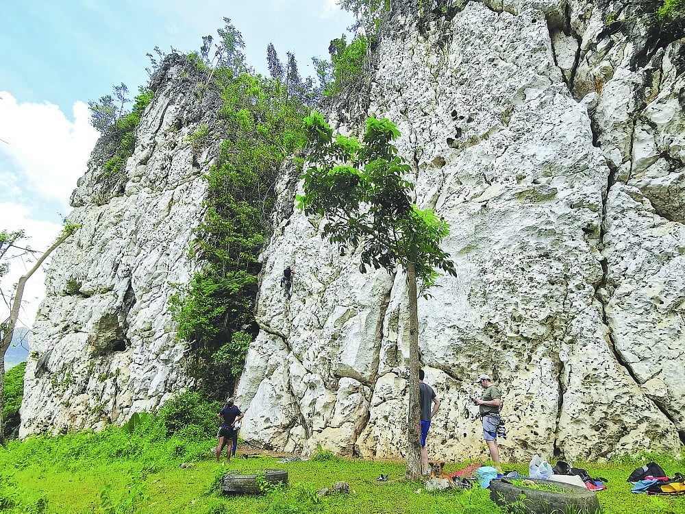 Super Suroy: Rock climbing sa Poog, Toledo