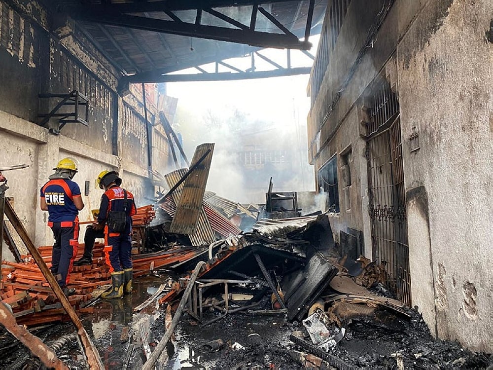 Bodega sa puthaw nasunog