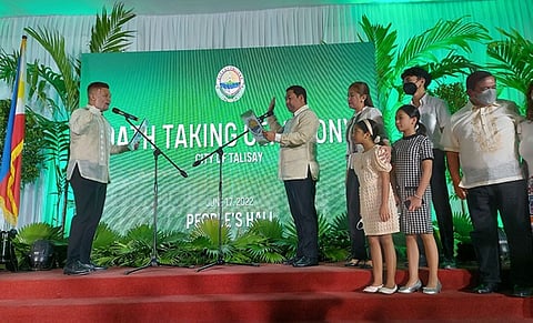 Gullas' winning slate takes oath