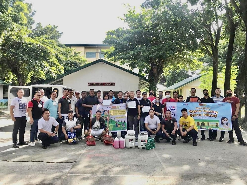 SM customer relations team joins Brigada Eskwela