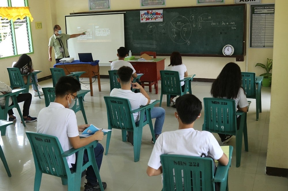 DepEd reminds parents to follow school protocols