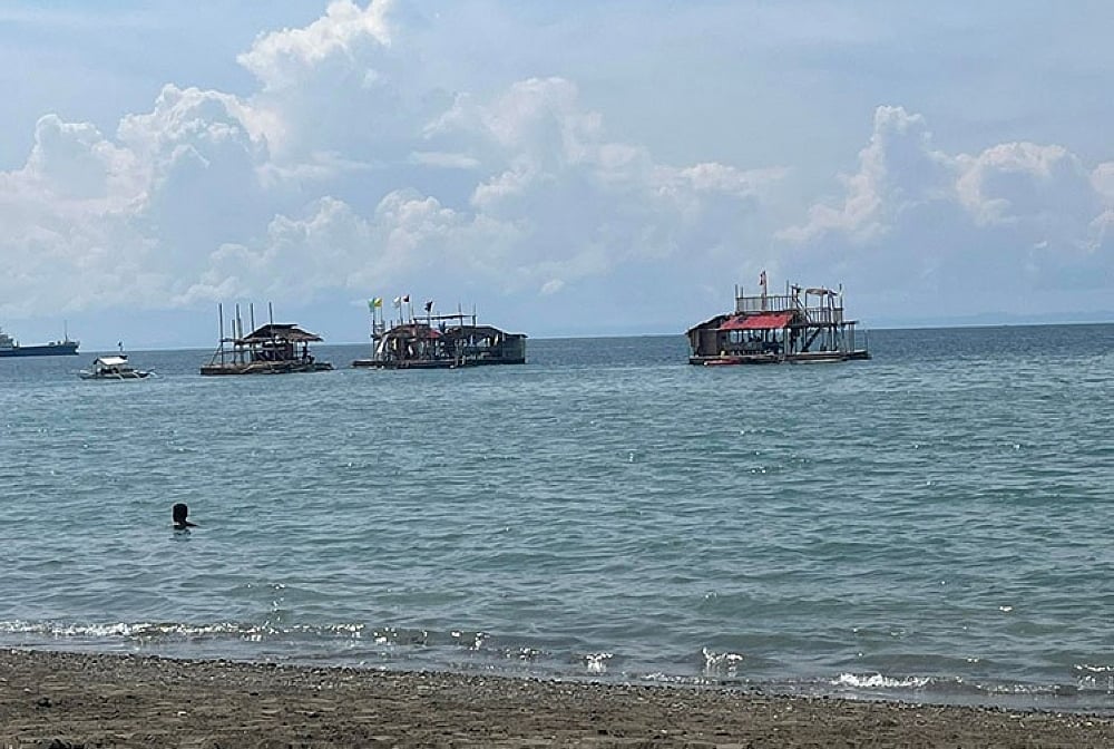 Floating cottages now in Talisay; officials looking to regulate them