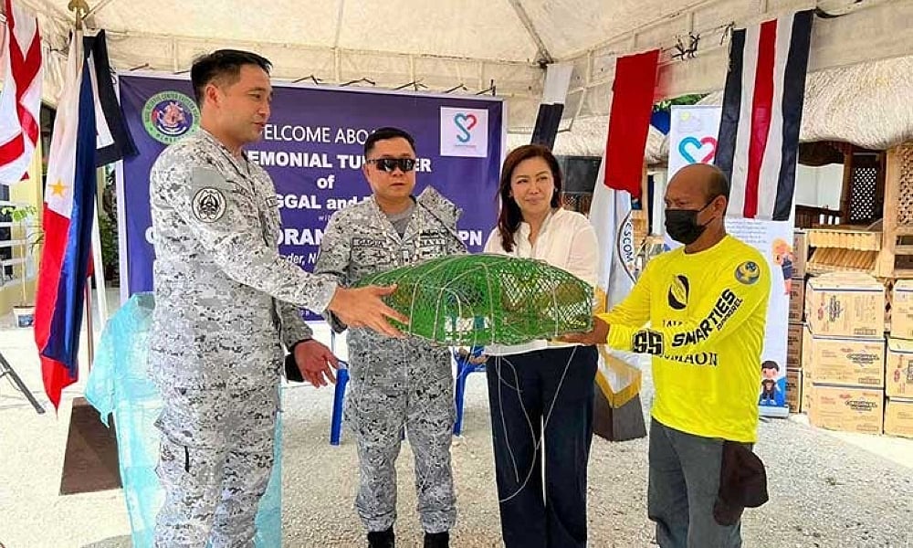 Navy donates 300 fish traps, 2 rafts to fishermen in Olango Island, Cebu