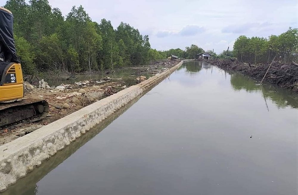 DPWH completes revetment wall project in E.B. Magalona