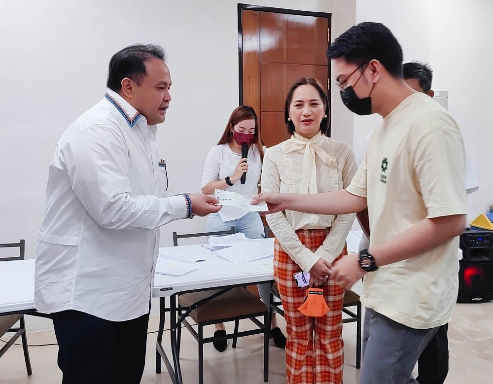 Delta to students: Pass board exam