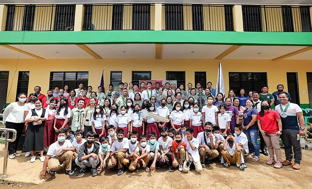 Victorias LGU turns over 2-storey school building