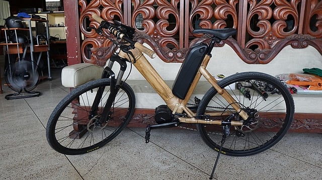 Filipino inventor builds bamboo e-bike