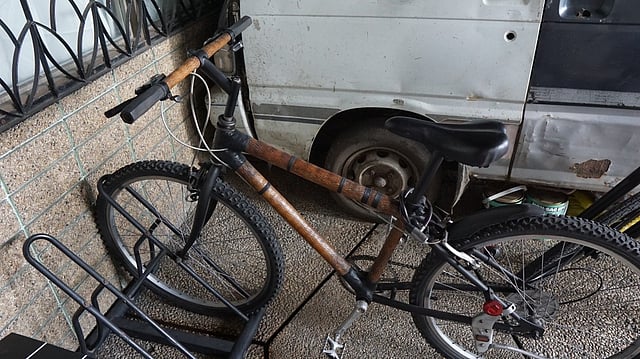 Filipino inventor builds bamboo e-bike