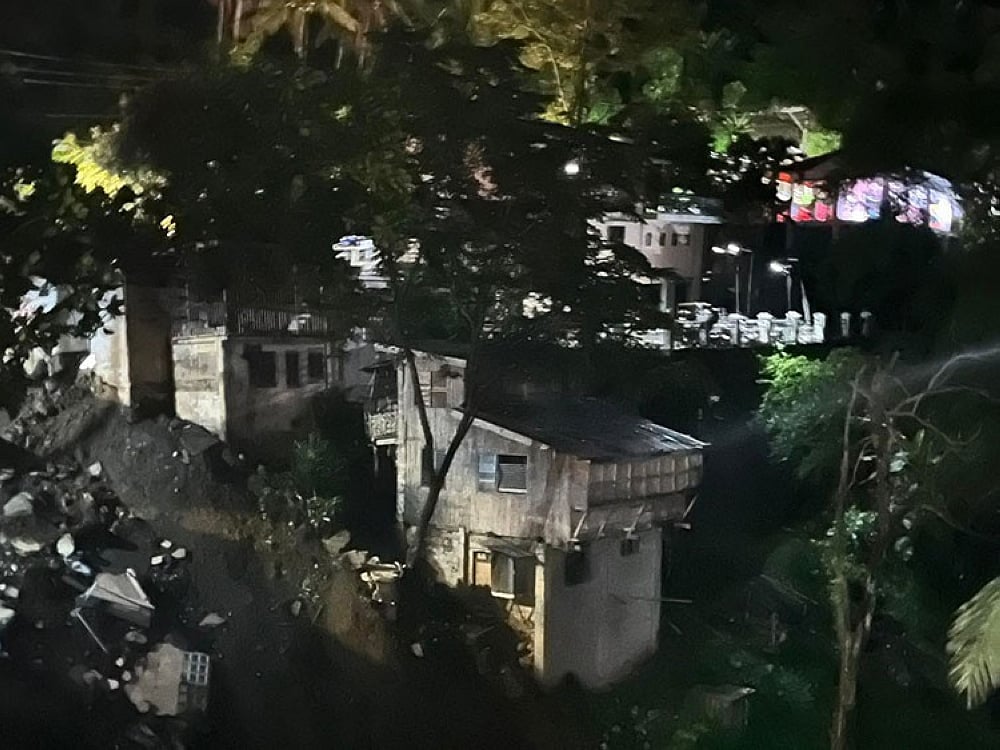 Busay landslide sweeps 4 houses, forces evacuation