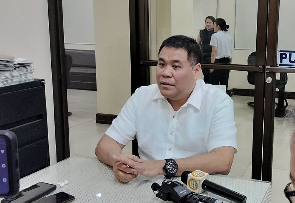 National official arriving for Negros-Guimaras-Panay Bridge project