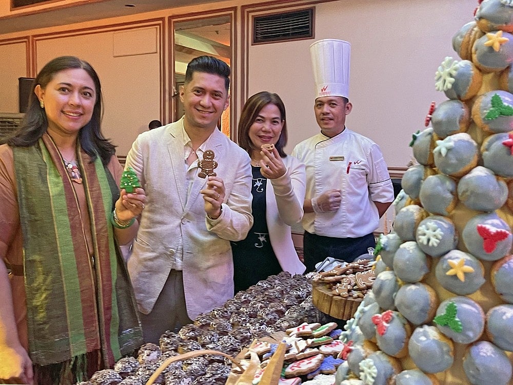 Waterfront Davao feels nostalgic as it lights the Holiday Tree