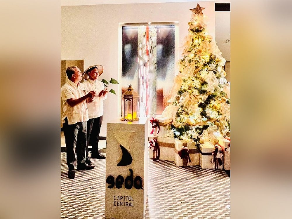 Cinco De Capitolio: A Seda Capitol Central's anniversary and Christmas Tree Lighting celebration