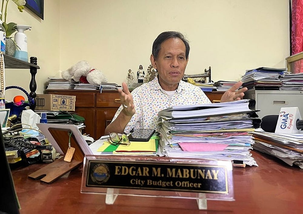 Talisay City Hall employees to receive Christmas bonuses