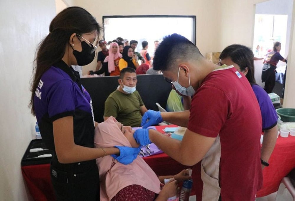 Navy holds 'all-in-one' mission in Basilan remote town